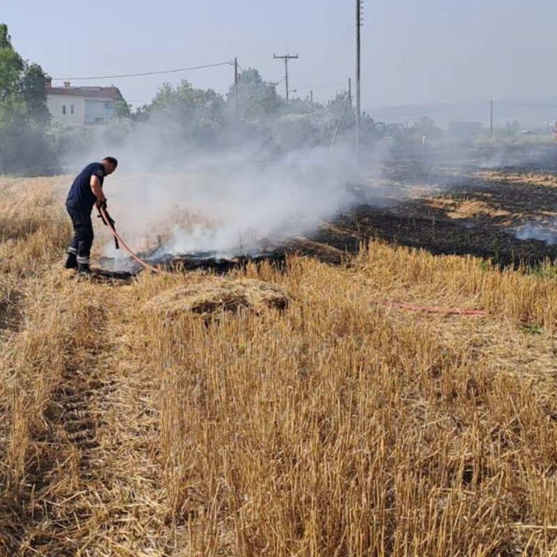 Φωτιά στη Περαία - Εθελοντές Πολιτικής Προστασίας Μίκρας